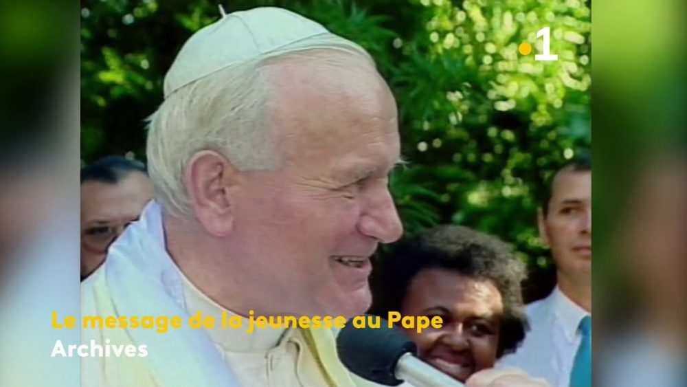 Une statue de St Jean Paul II à la Trinité en souvenir de sa visite le ...