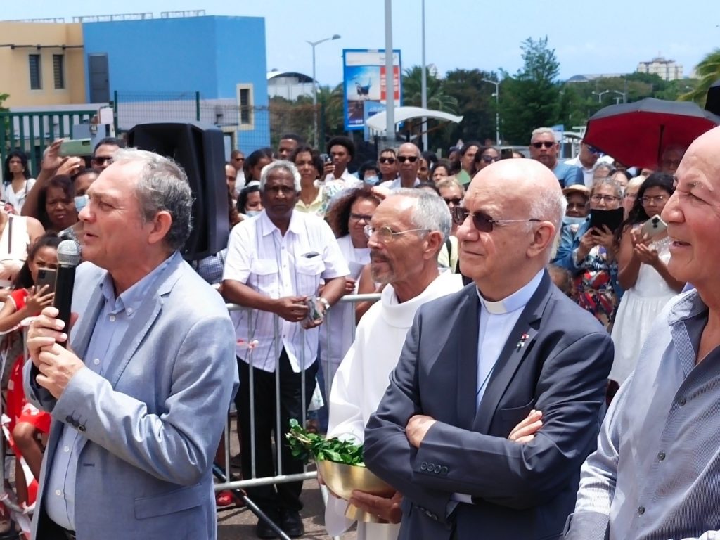 Une statue de St Jean Paul II à la Trinité en souvenir de sa visite le 2 mai 1989… | Sedifop